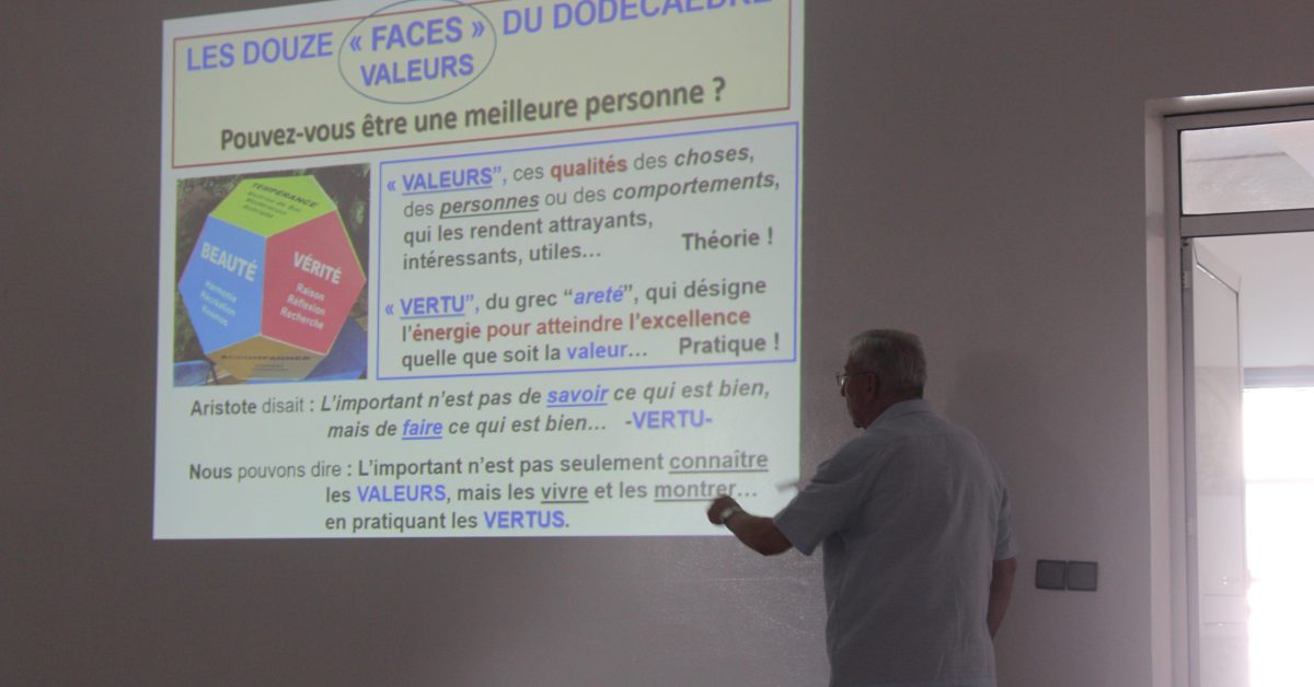 Rencontre avec le père Alex - Ecole Notre Dame de la Paix